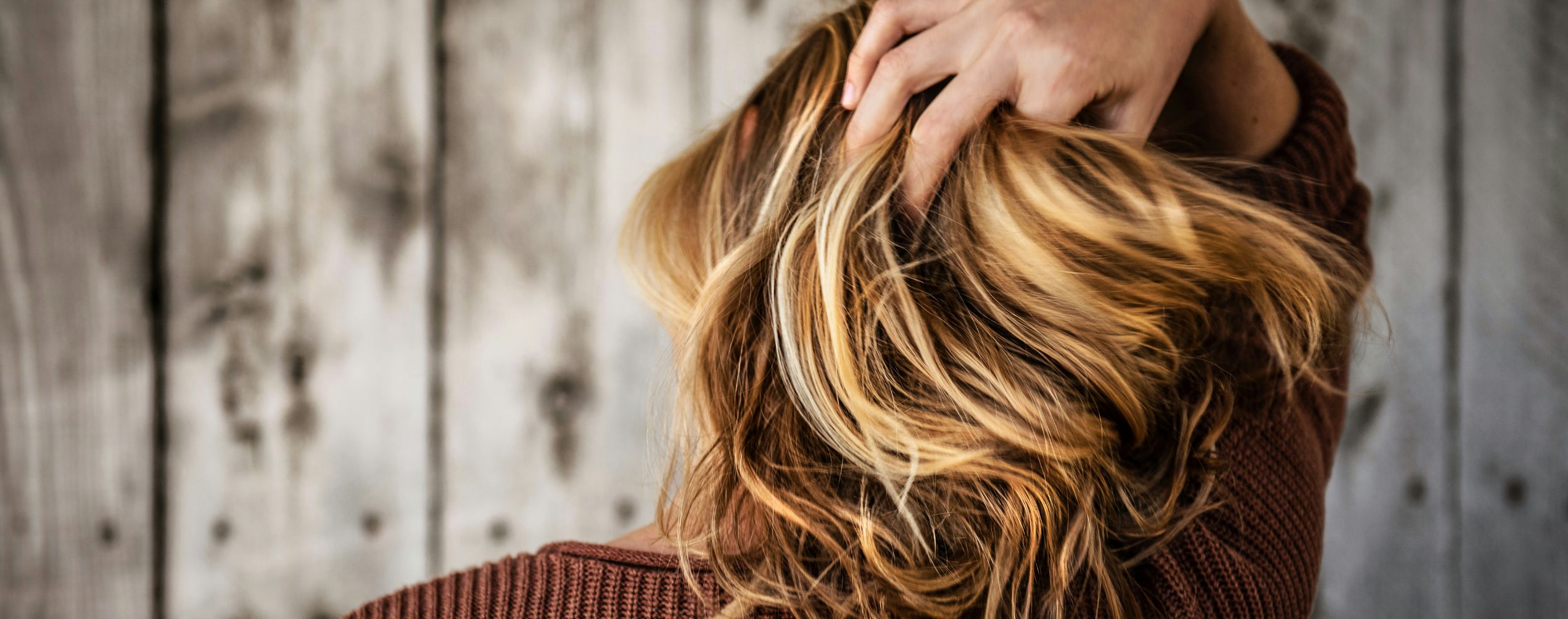Cheveux secs : comment retrouver une chevelure douce et hydratée